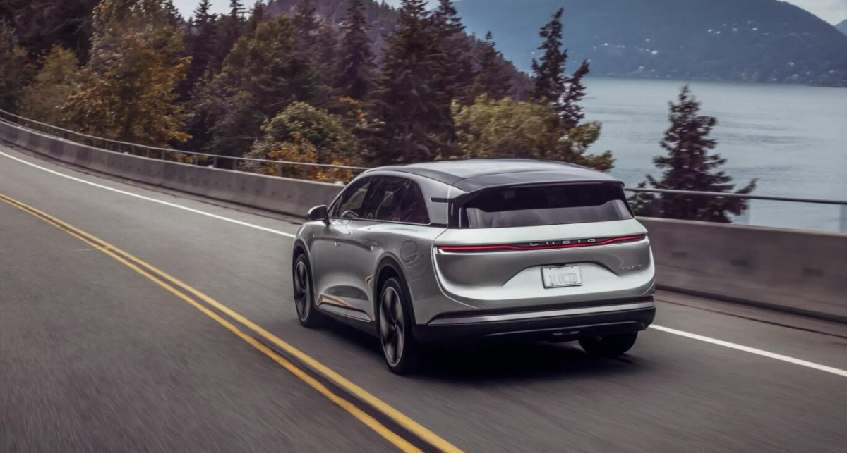 Lucid SUV tops best car lists despite challenges