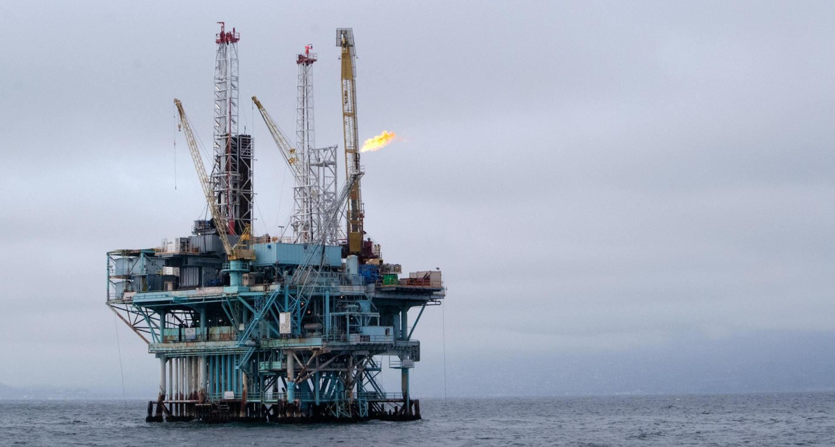 Oil slides over 4% as US-Iran tensions ease