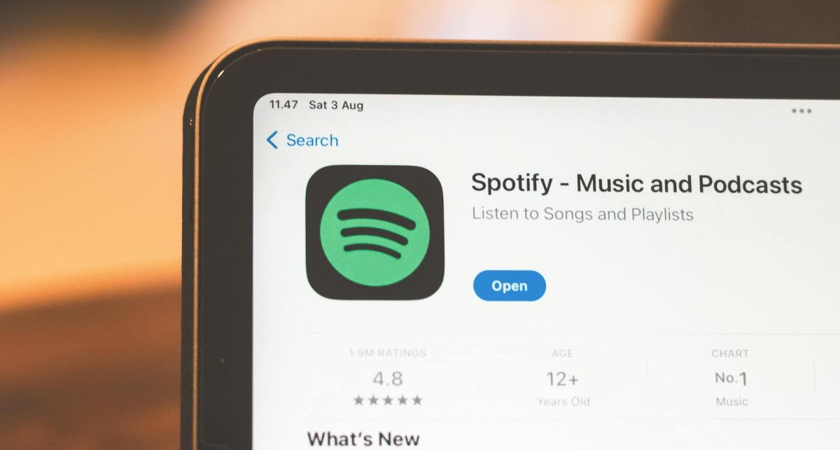 Spotify users, revenue up in first profitable year